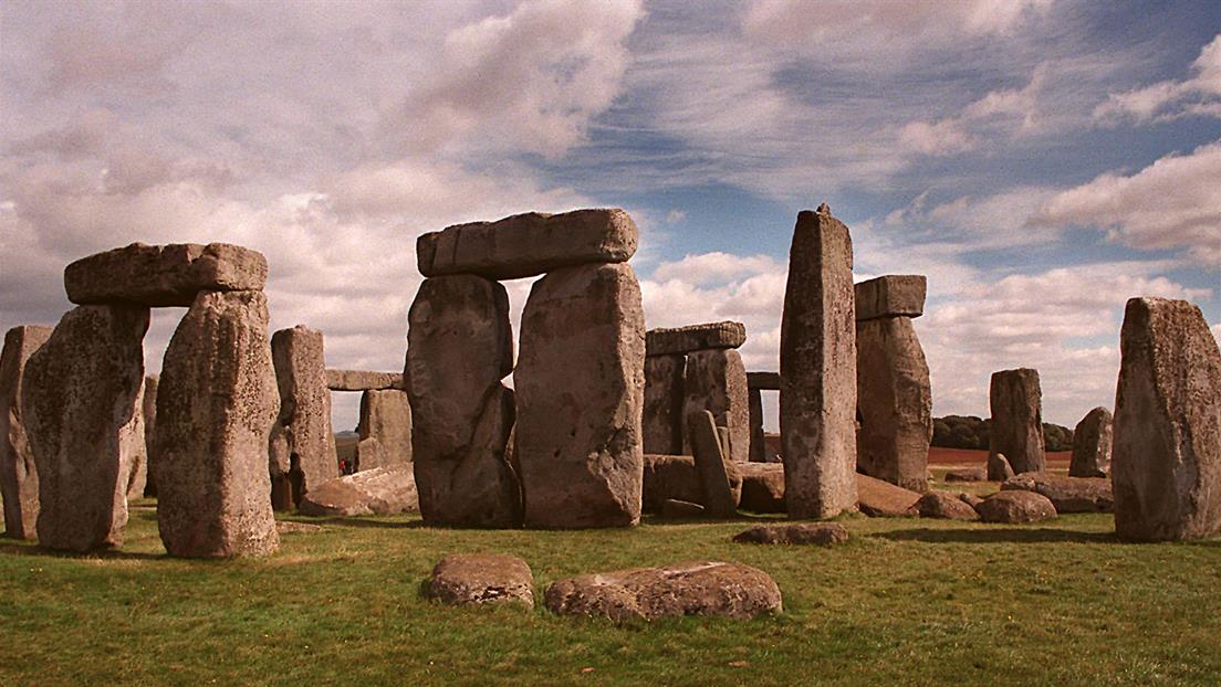 Stonehenge, Merlin, dan Legenda Naga - Belajar... Tumbuh... Berbagi